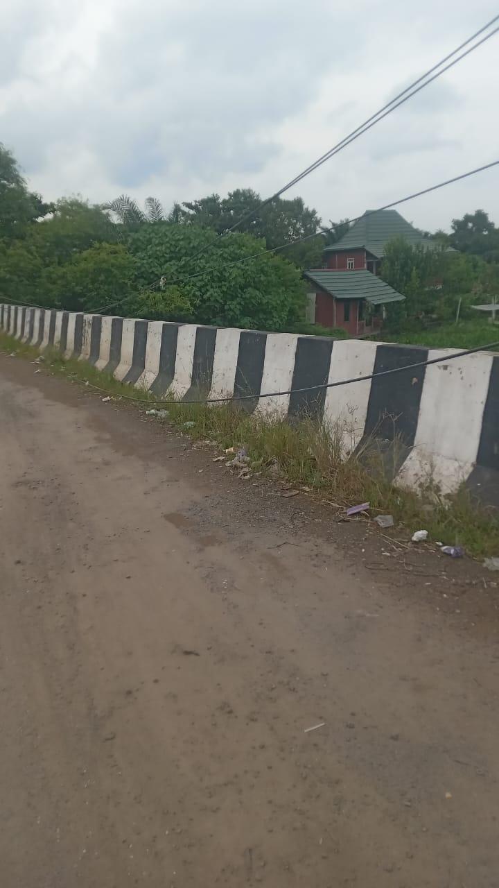 Kabel-Kabel Listrik Dan Kabel Telekomunikasi di Jalan Talang Keramat ...